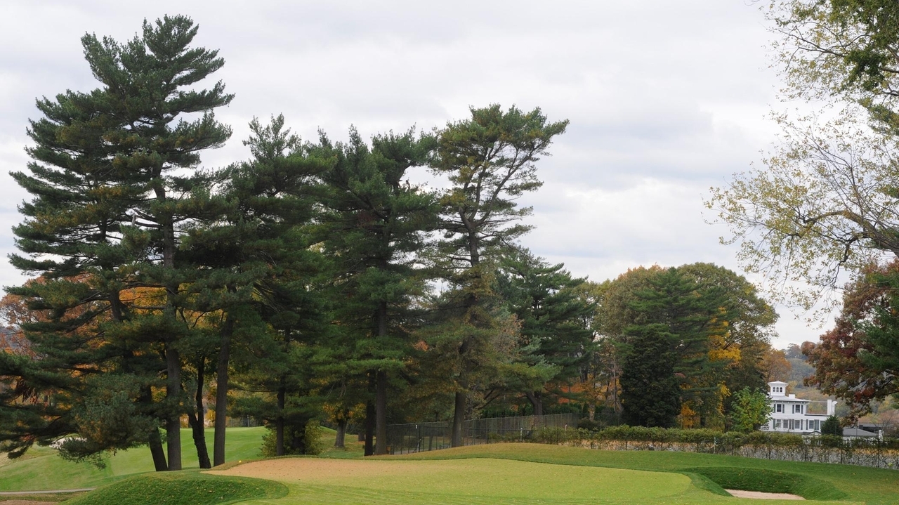 Oyster Bay may rezone golf courses to scale back housing potential ...