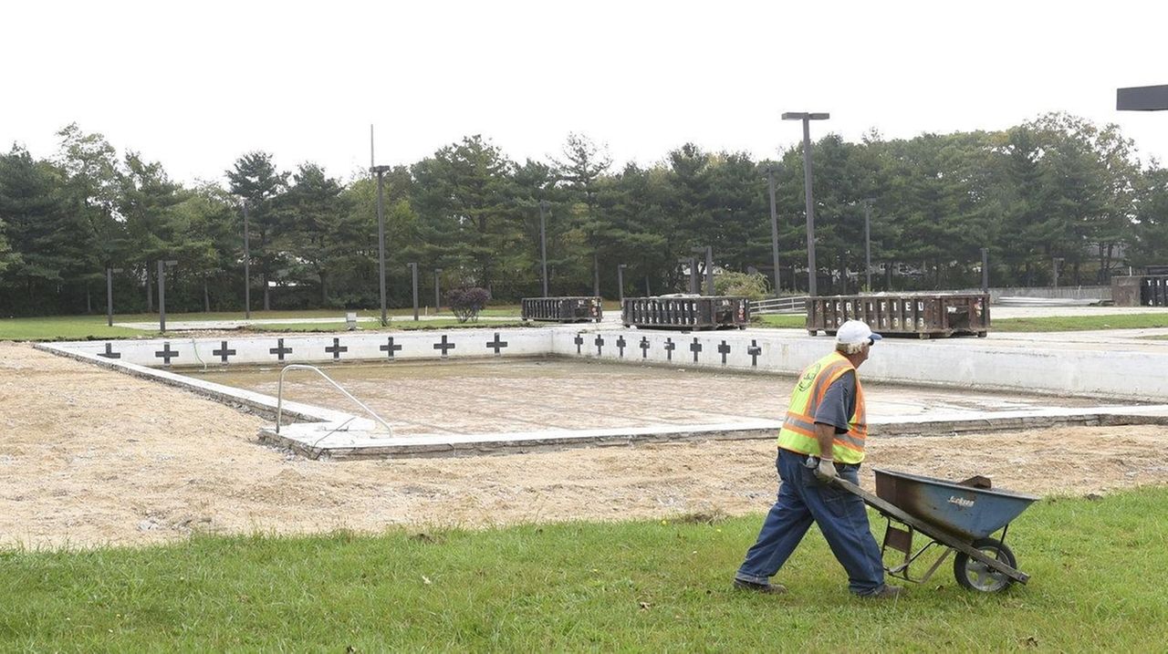 Islip says Roberto Clemente Park pool to open in summer 2018 - Newsday