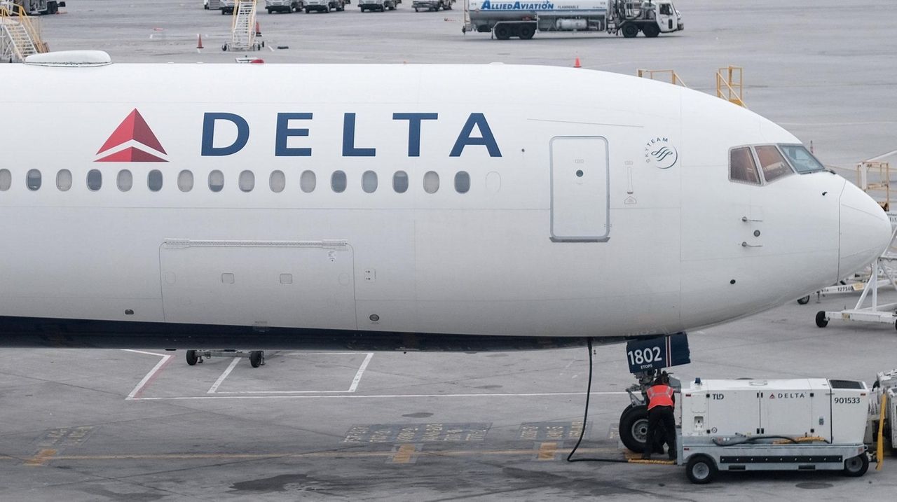 Three Long Island women assaulted Delta security officer at JFK airport ...