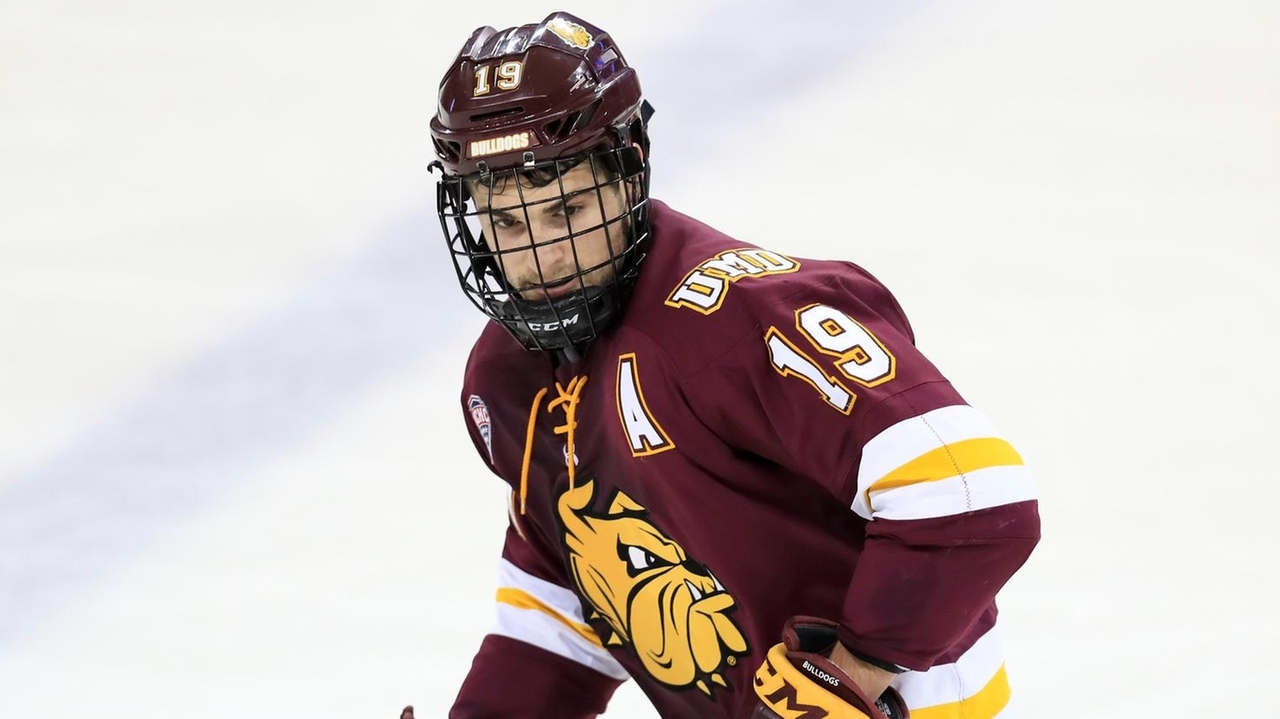 Defense-minded forward Justin Richards signs free-agent deal with ...