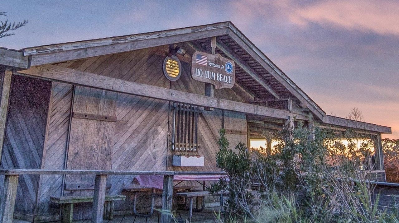 A Ho-Hum mystery: Who took the Bellport beach welcome sign? - Newsday