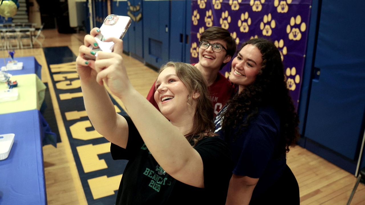 Long Islanders make up 22% of SUNY system's total undergraduates - Newsday