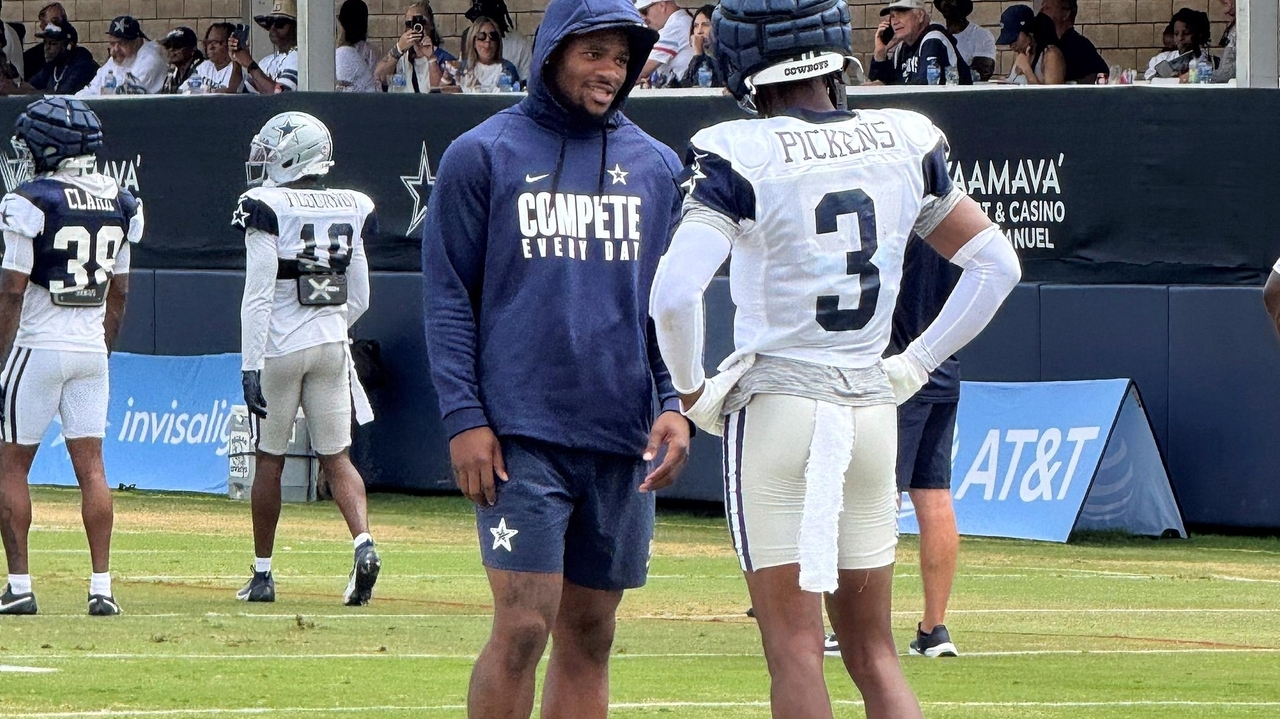 Cowboys owner Jerry Jones dismisses Micah Parsons' trade request as negotiation talk - Newsday