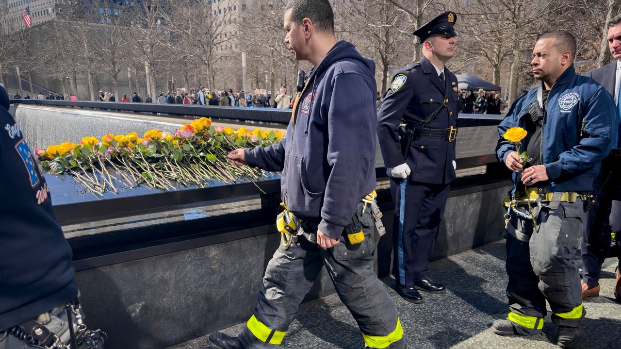 Bell tolls as New York marks the anniversary of the 1993 World Trade ...