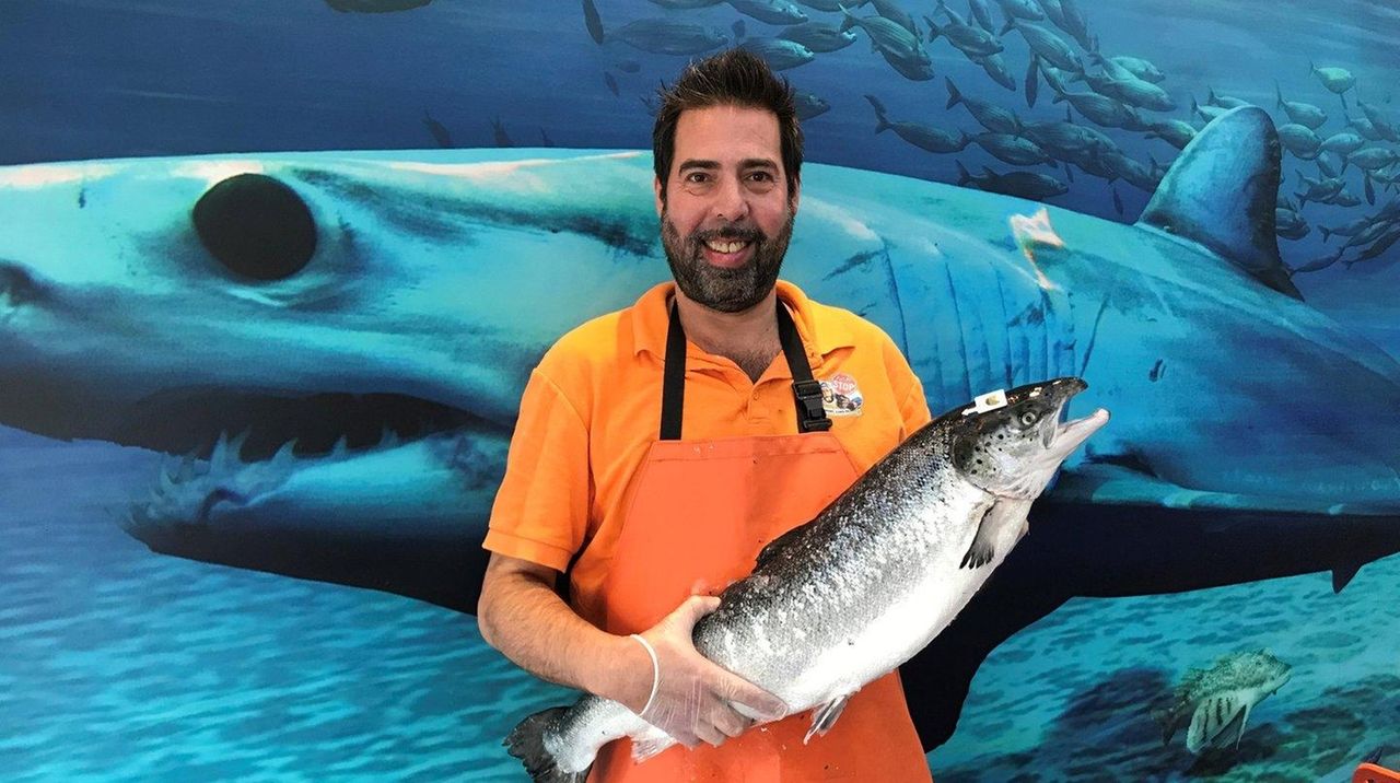 The Fish Stop in Centerport focuses on local seafood - Newsday