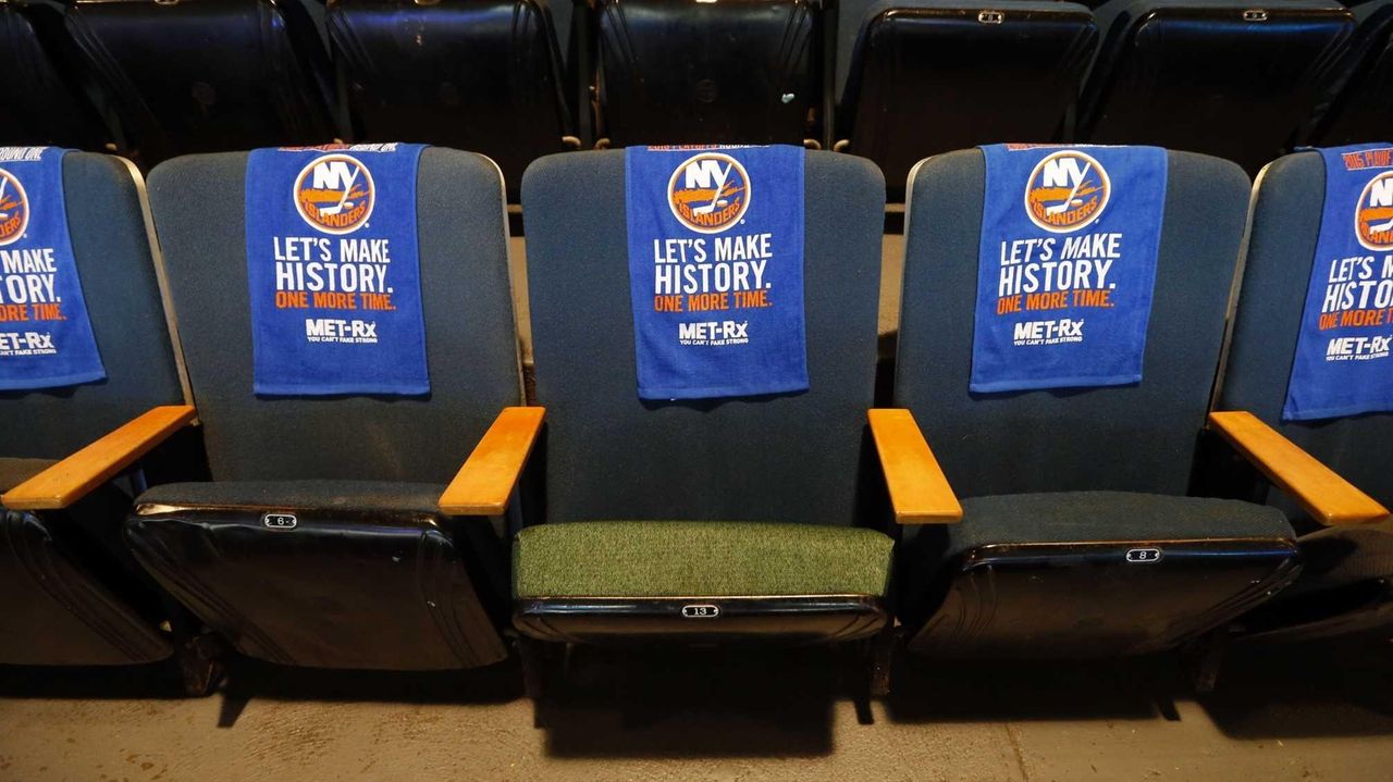 Some Islanders fans take Nassau Coliseum seats home with them - Newsday