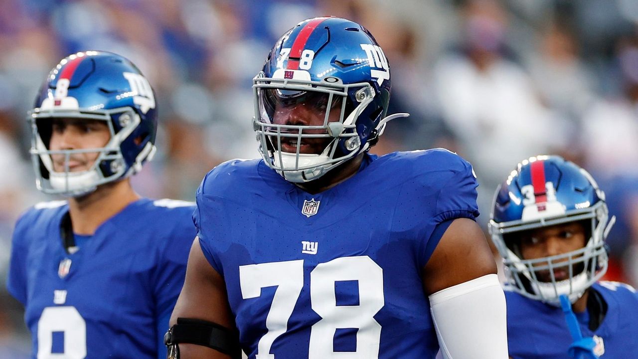 Giants lineman Thomas returns to practice field - Newsday