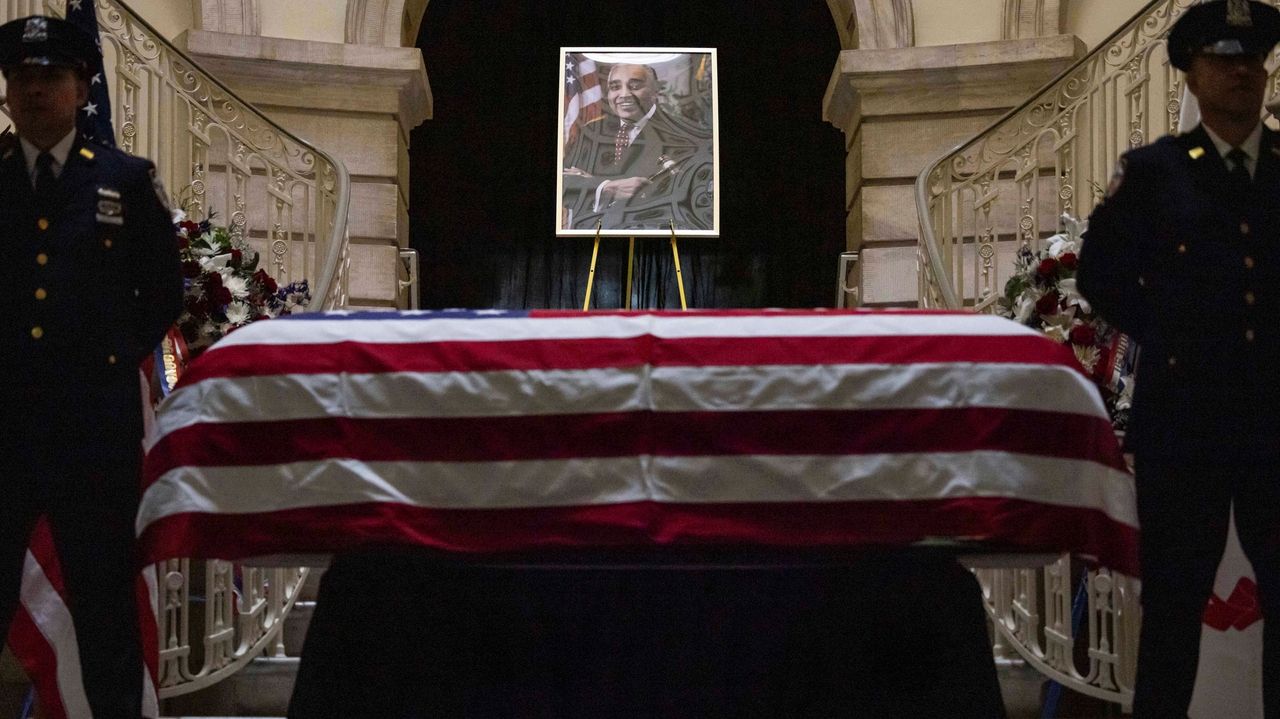 Mourners pay respects to late US Rep. Charles Rangel as his body lies ...