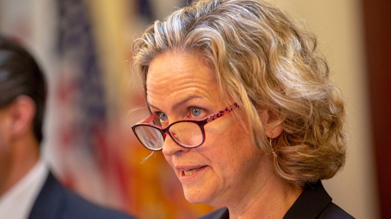Laura Curran files $3.075 billion Nassau budget for 2019 - Newsday