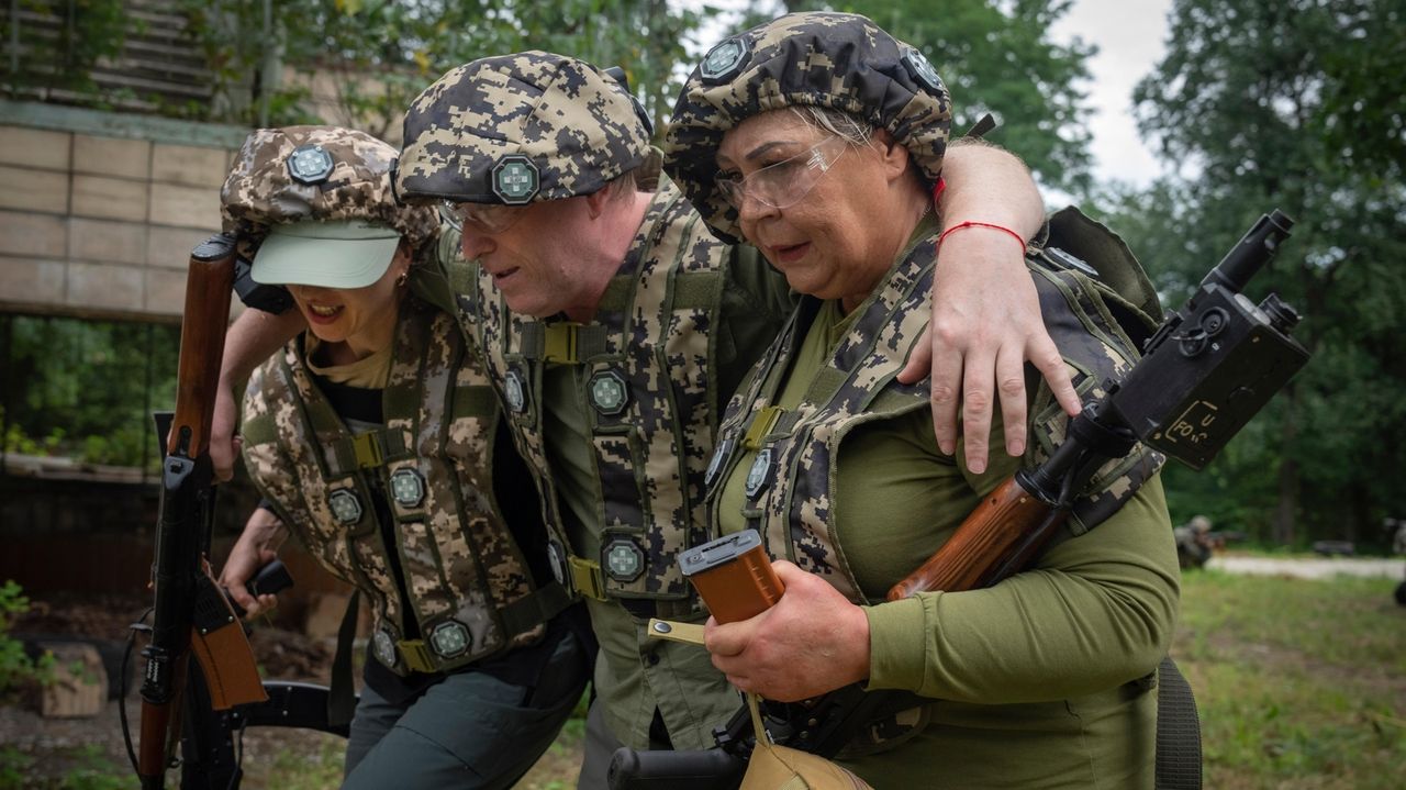 Russia and Ukraine trade aerial attacks as Zelenskyy makes another move ...