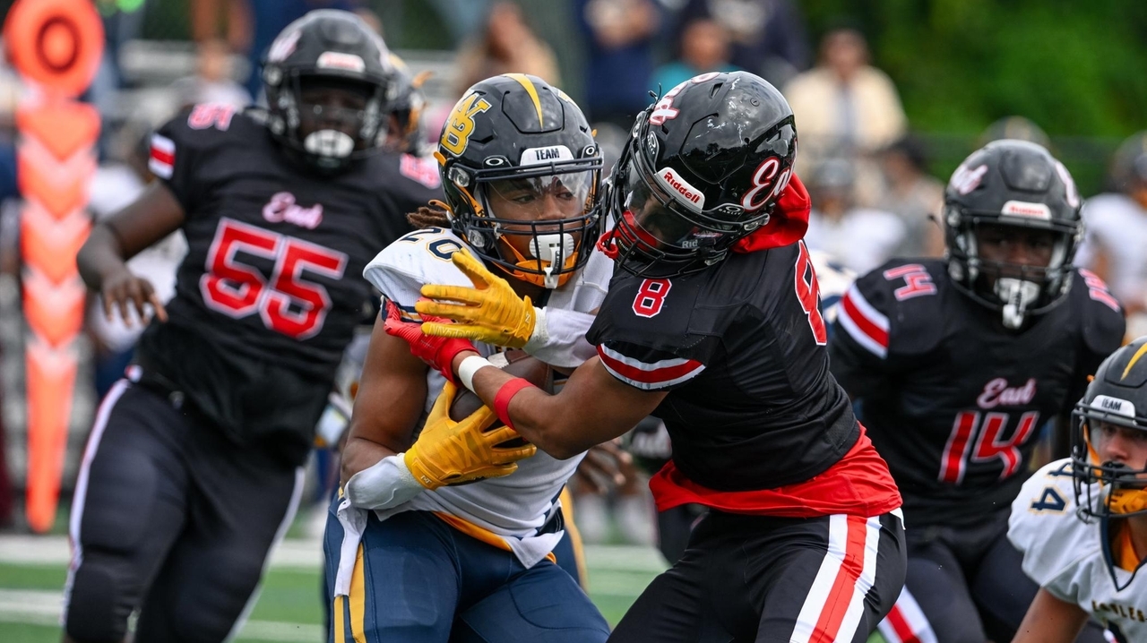 West Babylon vs. Half Hollow Hills East football - Newsday