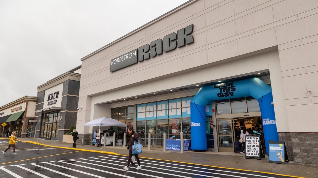 New Nordstrom Rack opens in Lake Grove - Newsday