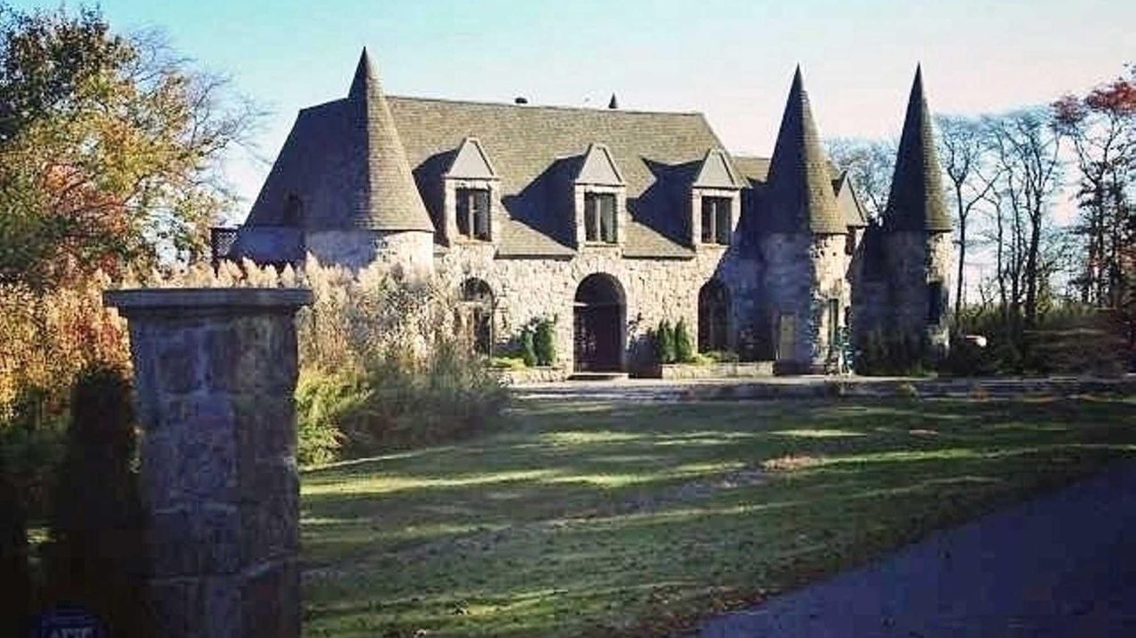 Rapper selling Brookhaven 'castle' - Newsday