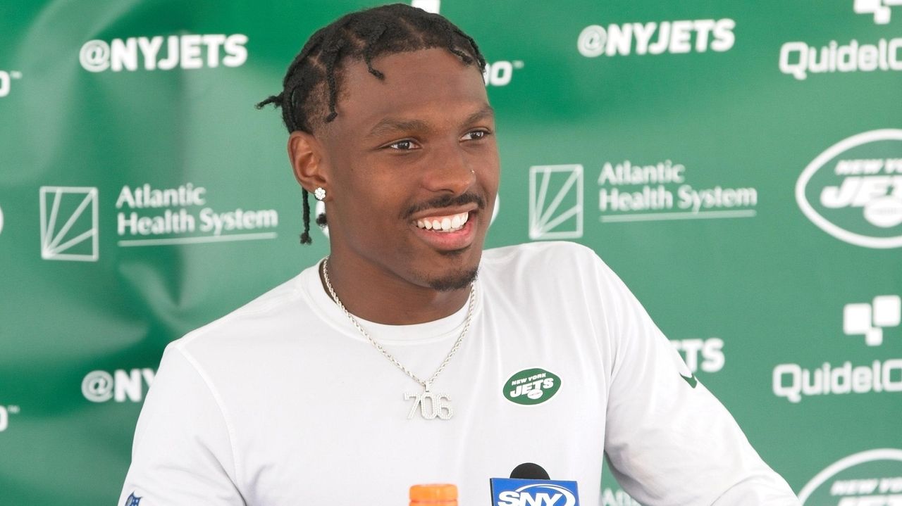 Jets WR Hardman goes from one super QB to another - Newsday