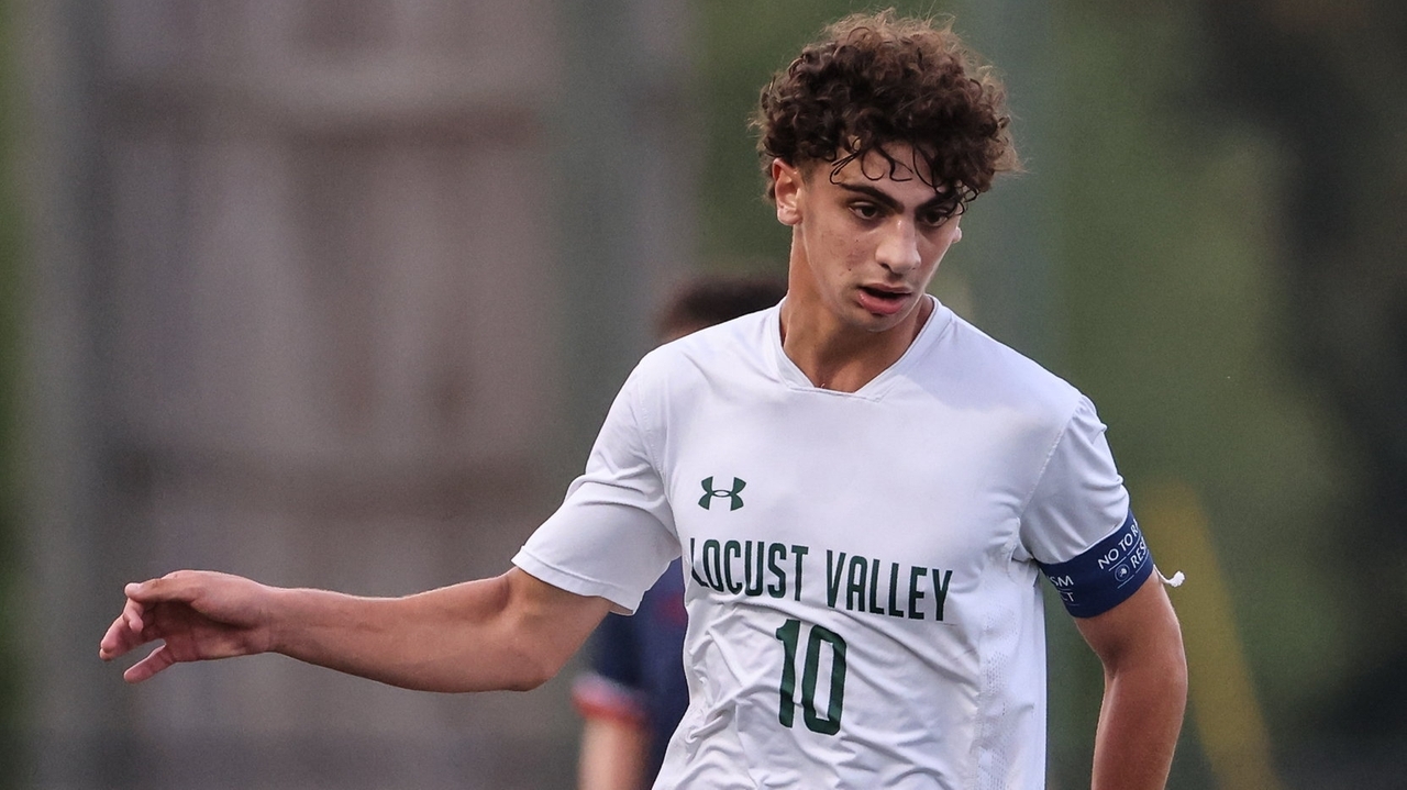 High school sports roundup: Football, soccer, field hockey - Newsday