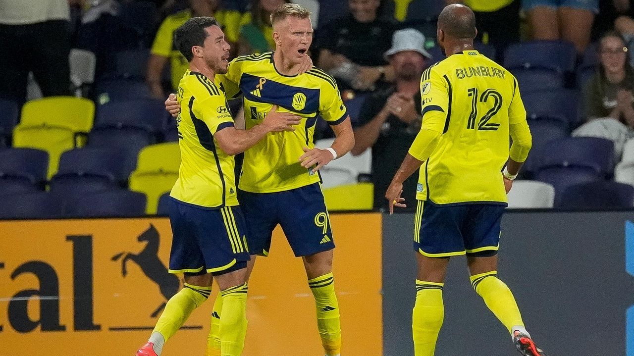 Sam Surridge scores to help Nashville beat Fire 1-0 - Newsday