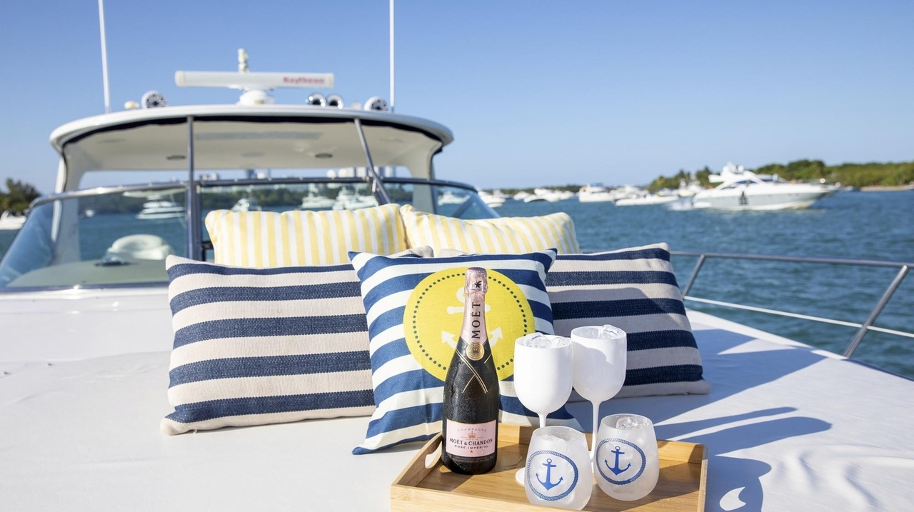 Long Island sailing and boat tours in Greenport, Oyster Bay, Oakdale ...