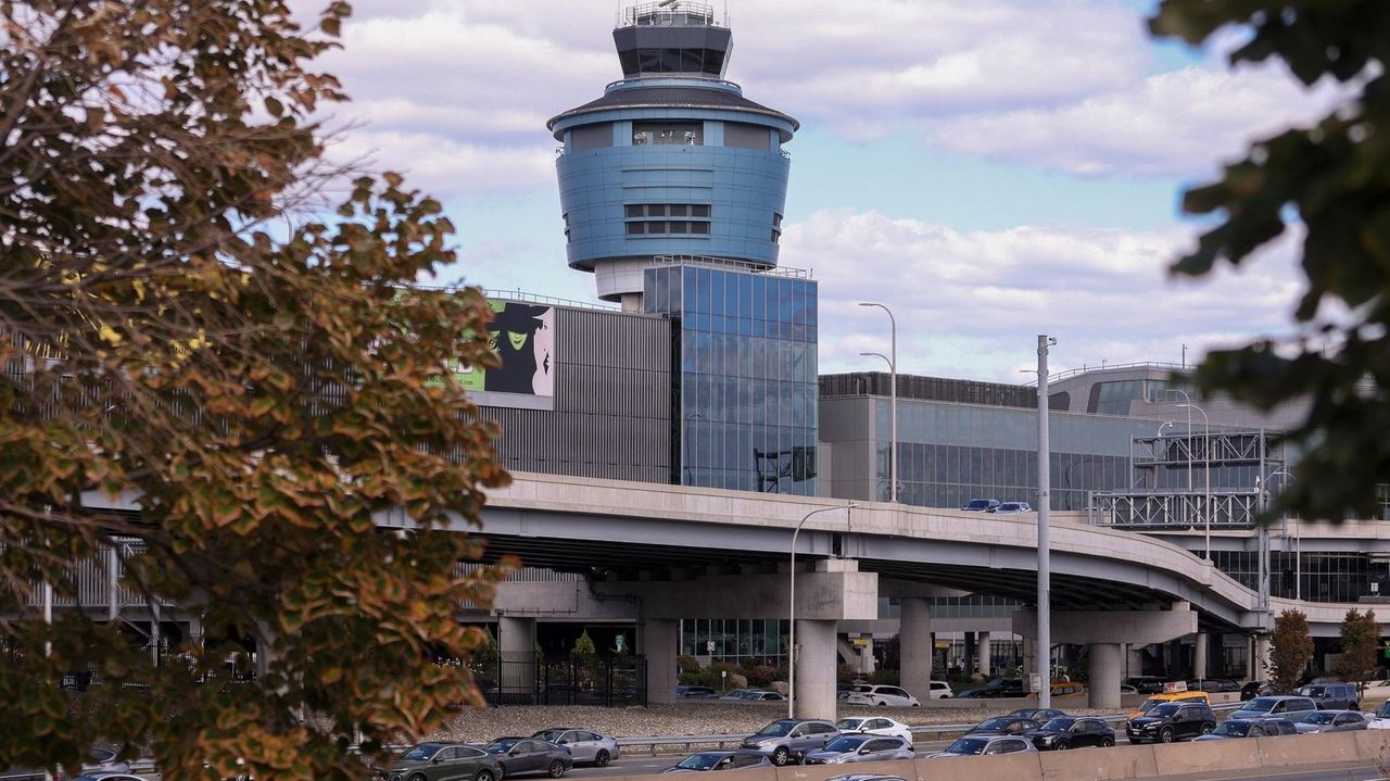 Shortage of air traffic controllers leading to flight delay - Newsday