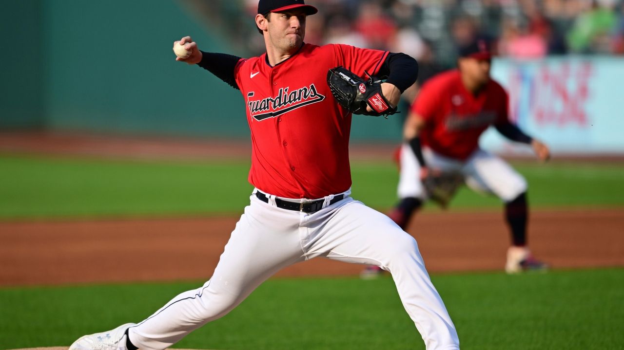 Naylor scores the go-ahead run in the 8th inning, the Guardians beat the Athletics 7-6 - Newsday