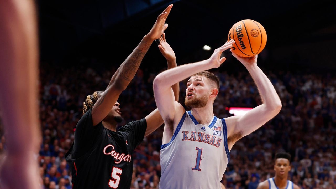 No. 8 Kansas scores the most points this season against No. 4 Houston ...