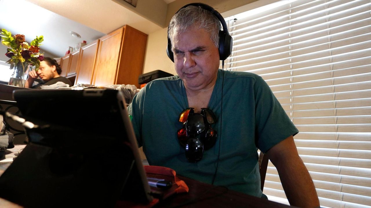 This LIer is the first deaf-blind actor to star in a film. Now he's ...