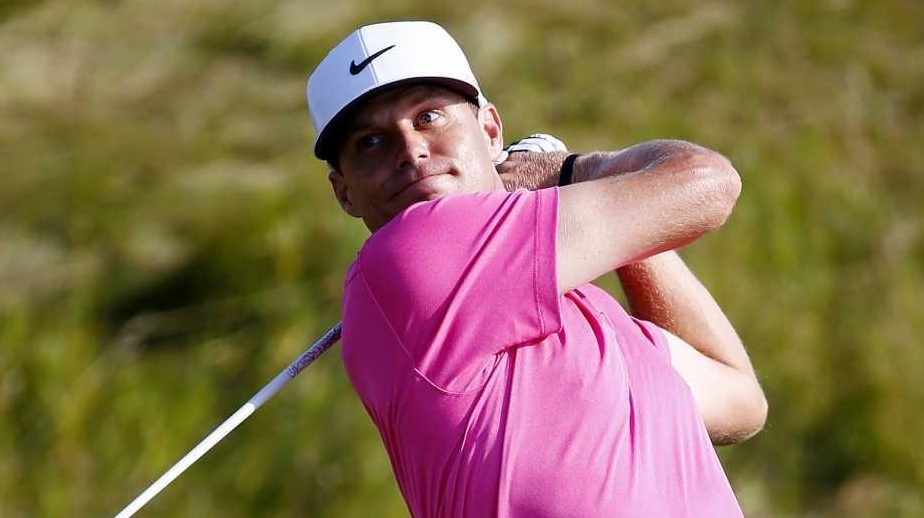 Nick Watney thanks LI's Darrell Kestner for putting tips - Newsday