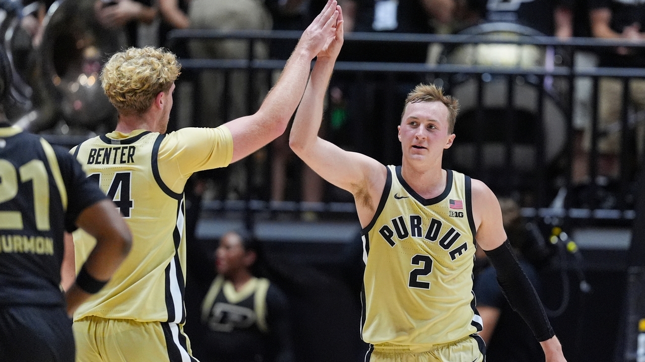 Smith leads balanced attack as No. 1 Purdue defeats stubborn Oakland 87 ...