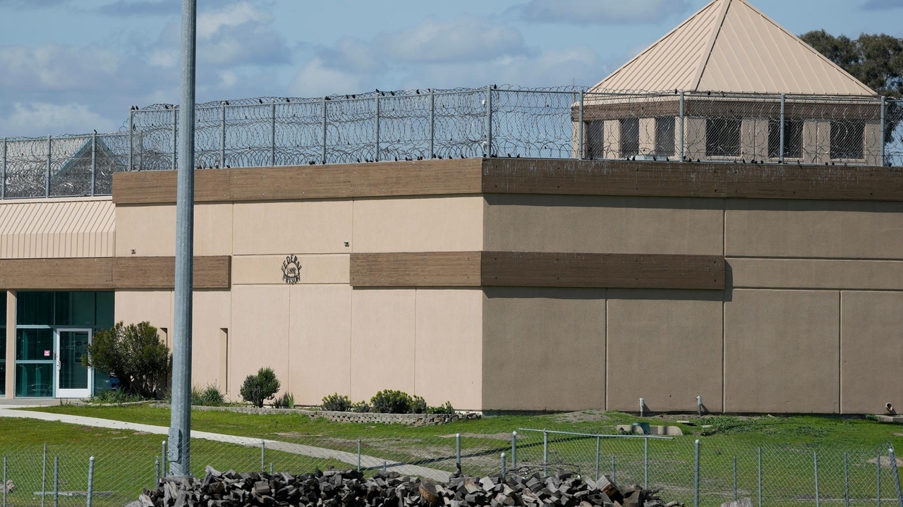 Feds face trial over prison guards' abuse of incarcerated women at now ...