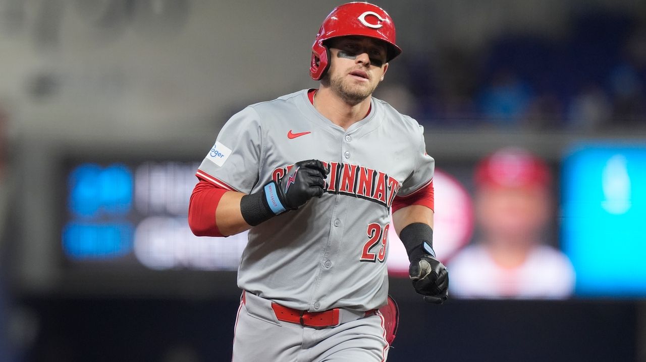Reds score 7 times in the 10th inning to beat Marlins 10-4 - Newsday