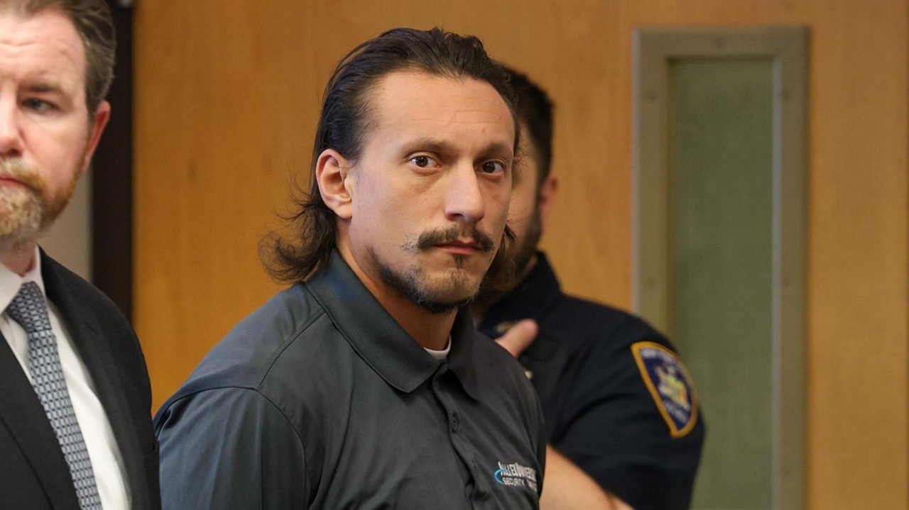 Boyfriend pleads not guilty in fatal stabbing of woman's ex at Stony ...
