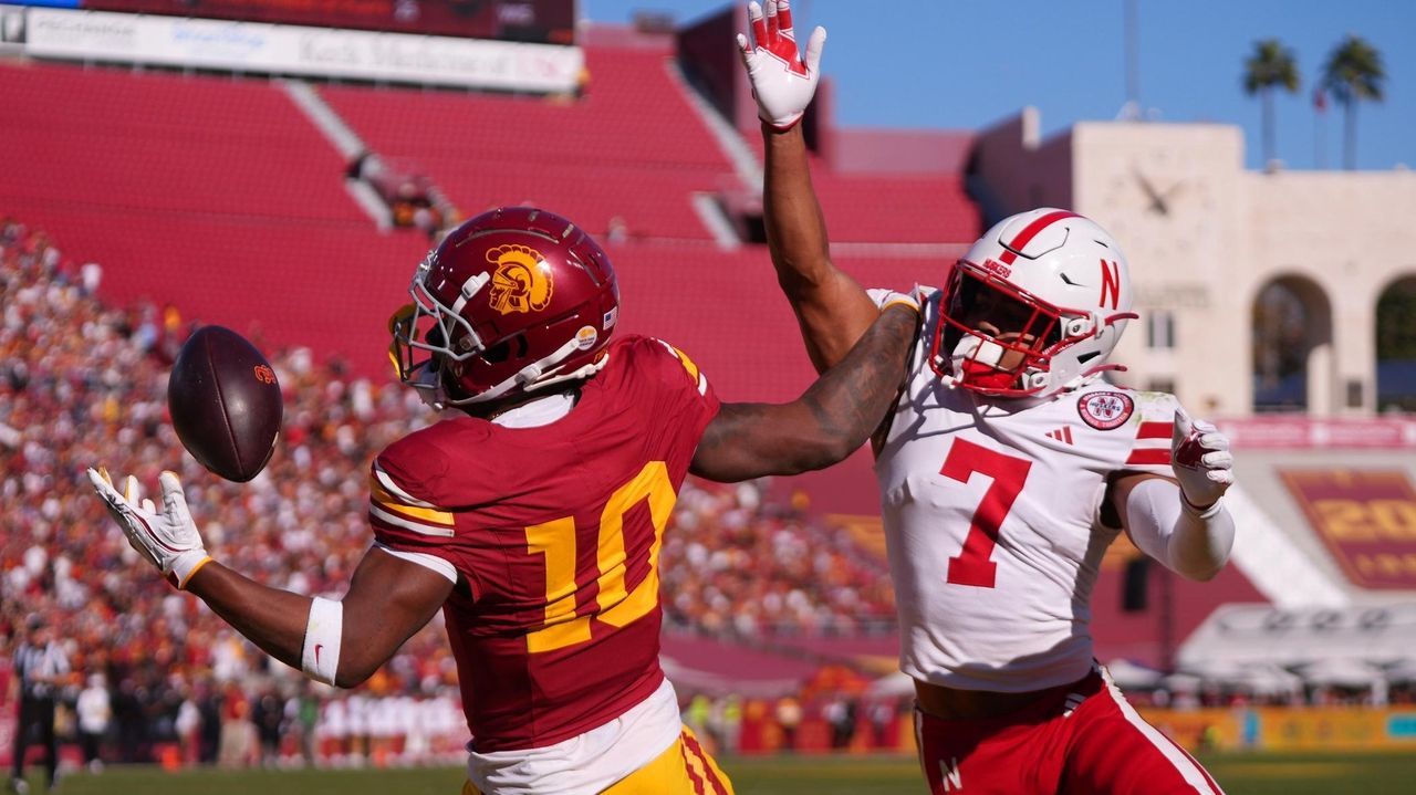 Jayden Maiava passes for 3 TDs, runs for another in debut start to lead ...