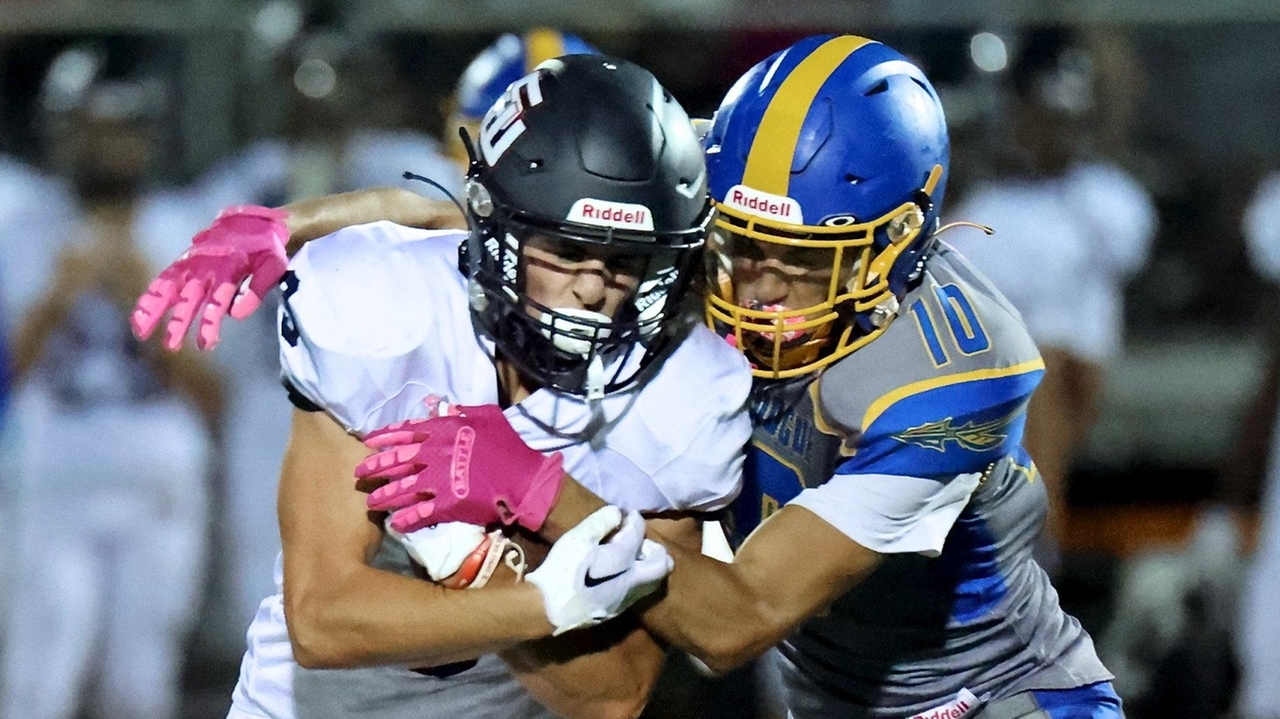 Photos: Smithtown West-Comsewogue football - Newsday
