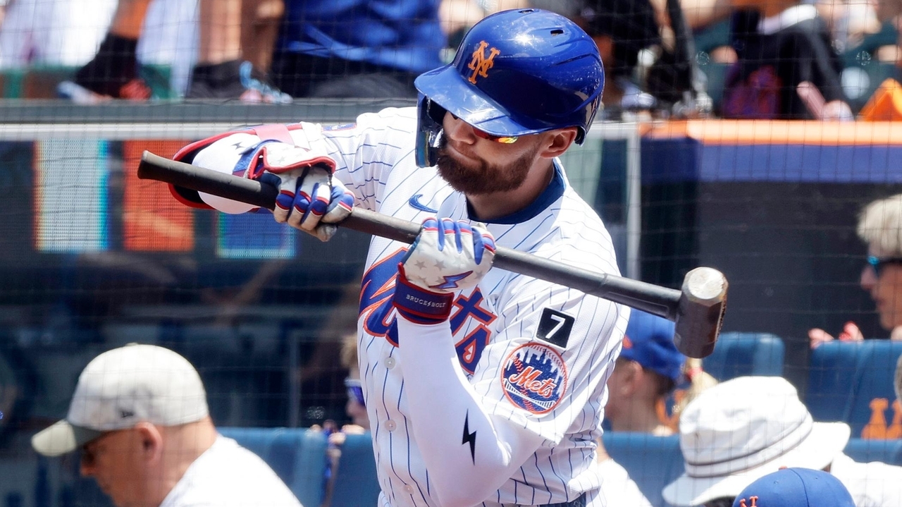 What's with that sledgehammer in the Mets' on-deck circle? - Newsday
