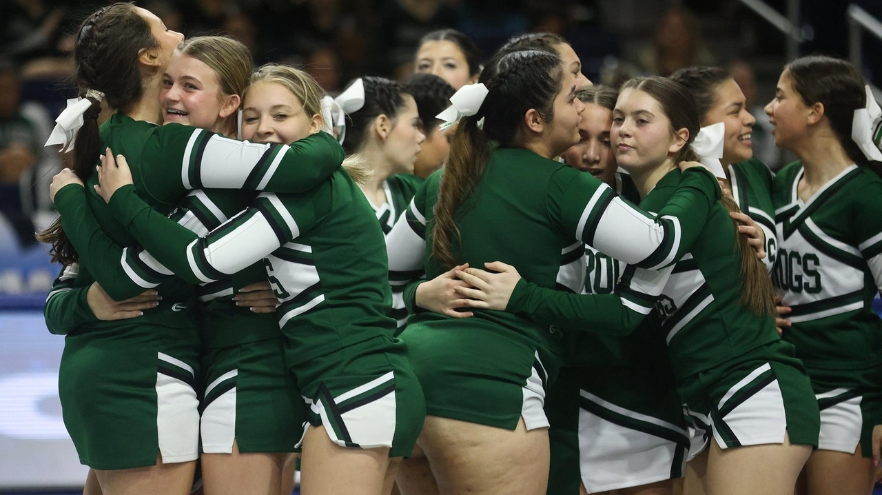 Newsday Cheer Fest: Carle Place - Newsday