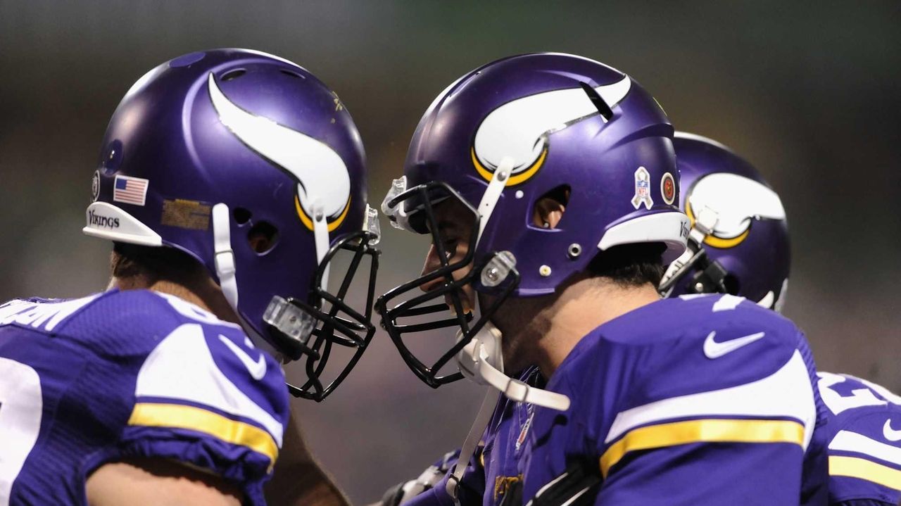 Christian Ponder, Adrian Peterson lead Vikings to upset of Redskins ...