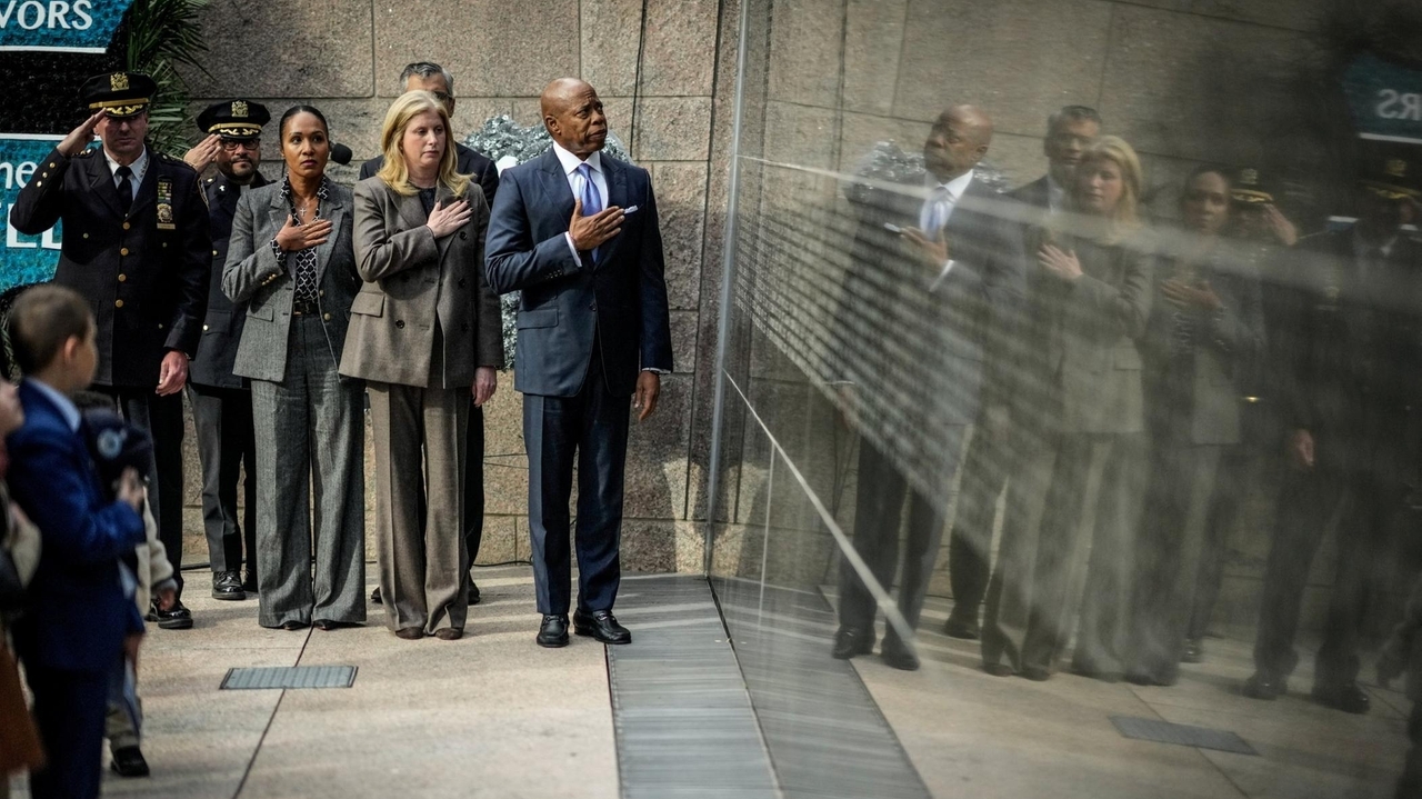 NYPD Det. Jonathan Diller added to department's memorial wall in ...