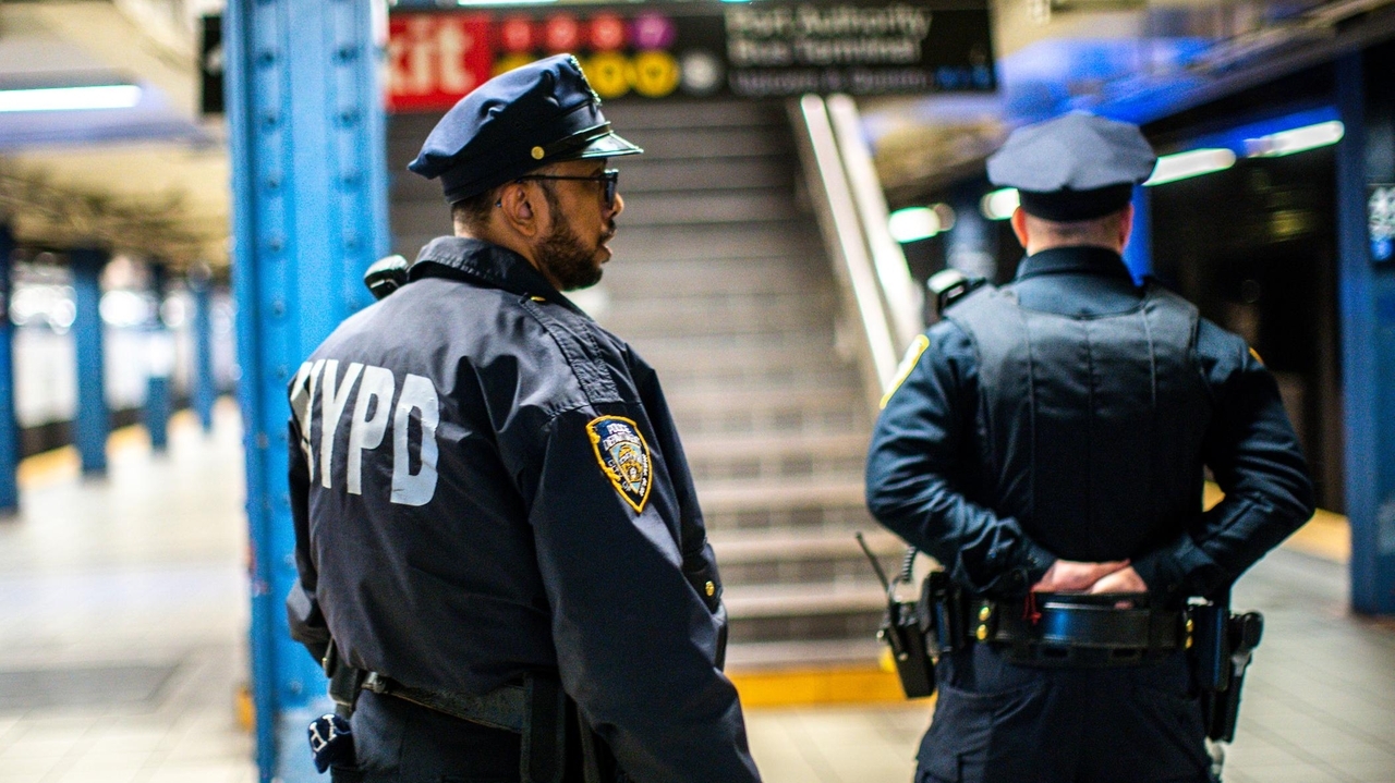 Overnight NYC subway trains now being patrolled by NYPD officers via ...