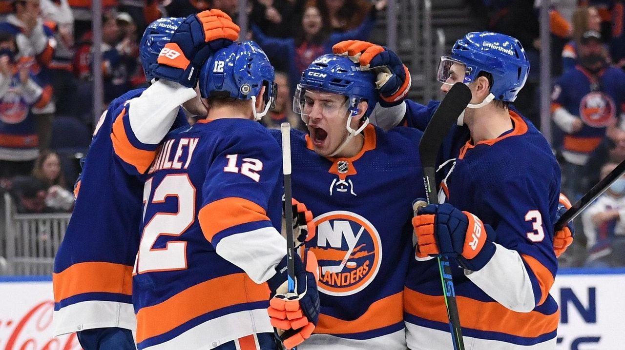 Islanders beat Devils in first game in 12 days - Newsday