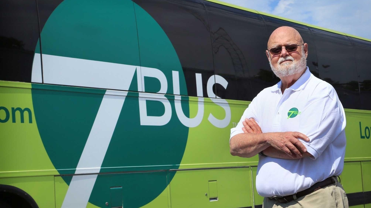 7Bus to offer special $10 LIRR strike fare - Newsday