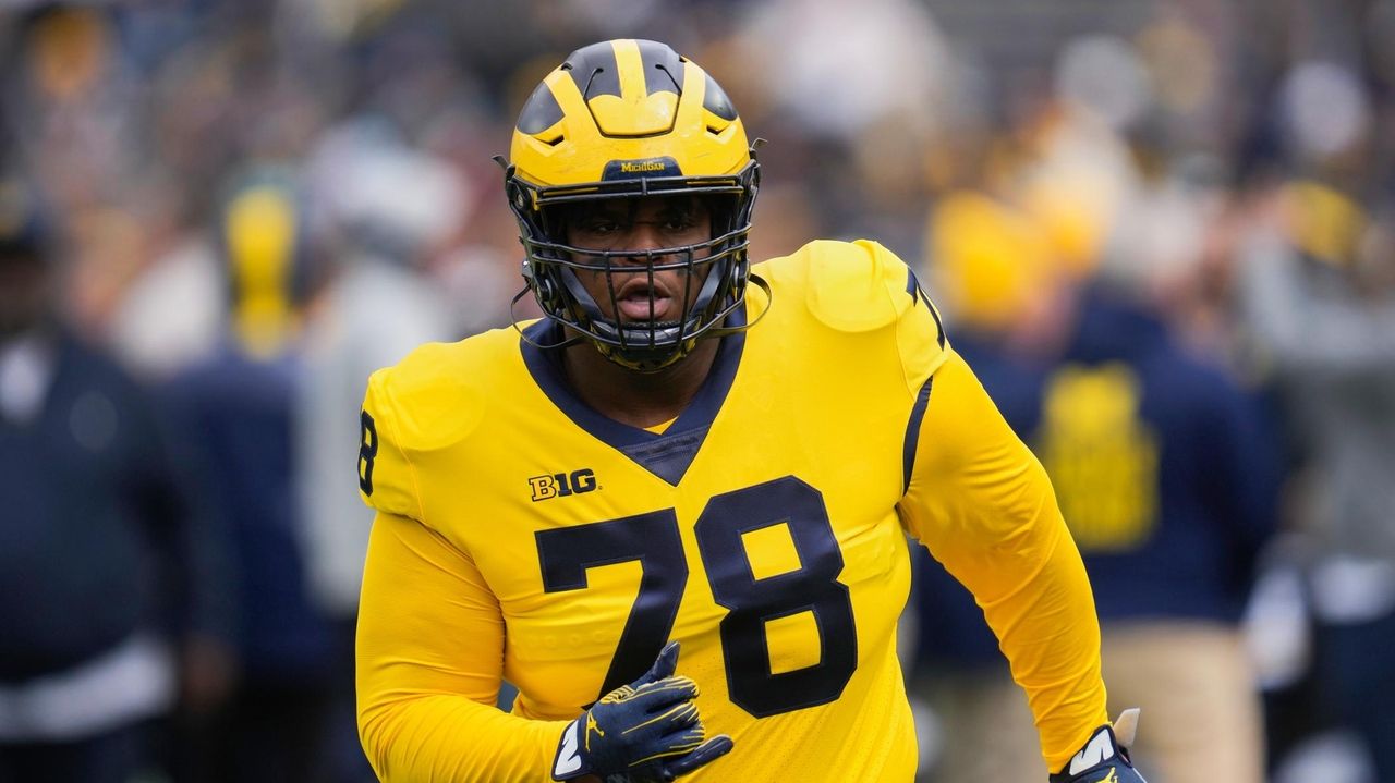 Dolphins select Michigan defensive tackle Kenneth Grant with No. 13 ...