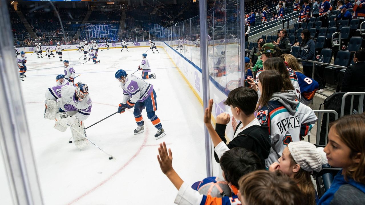 Islanders honor Clark Gillies, Mike Bossy and Jean Potvin - Newsday