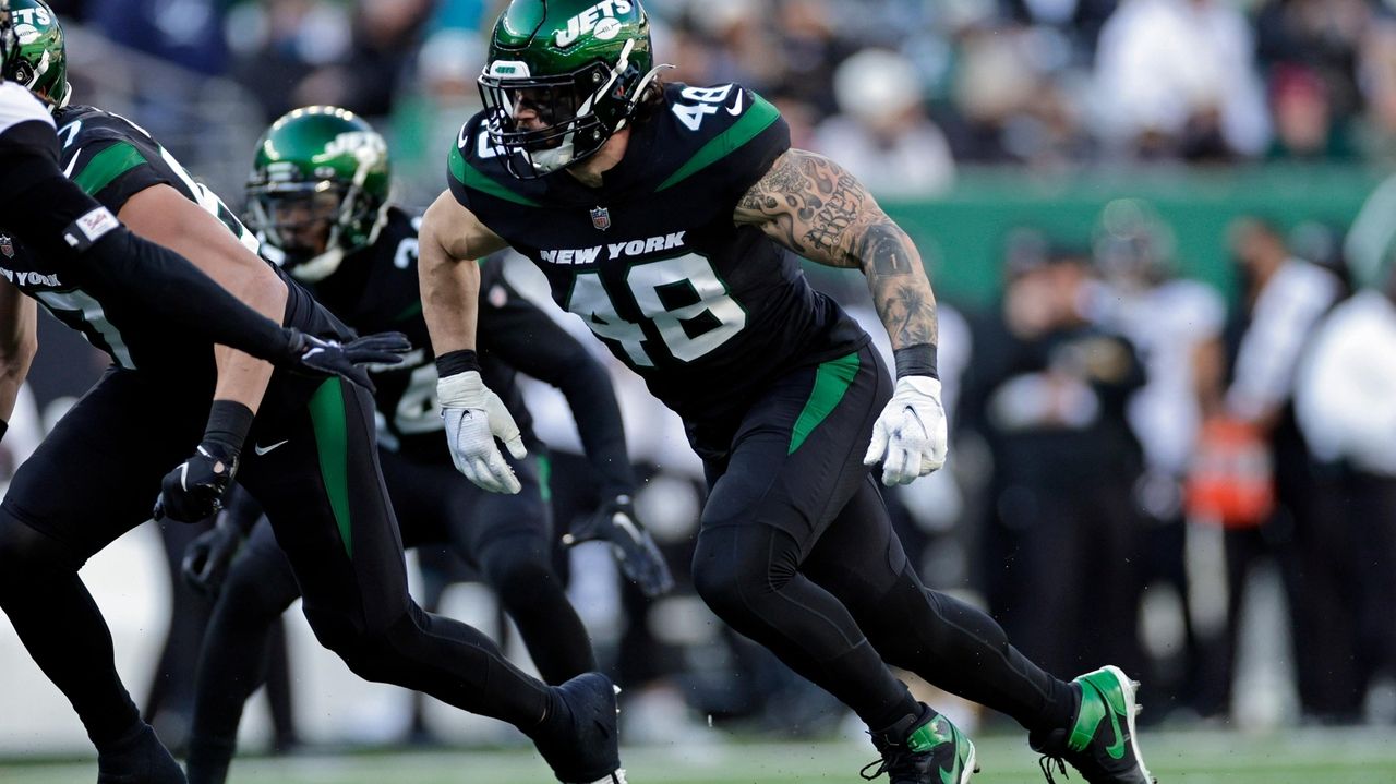 Jets' Nick Bawden went from tossing passes to throwing blocks in ...