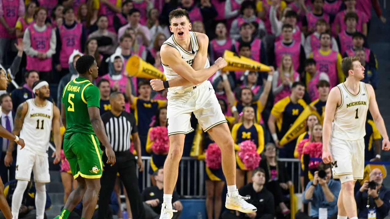 No. 24 Michigan beats Oregon 80-76 for 3rd straight victory, handing ...