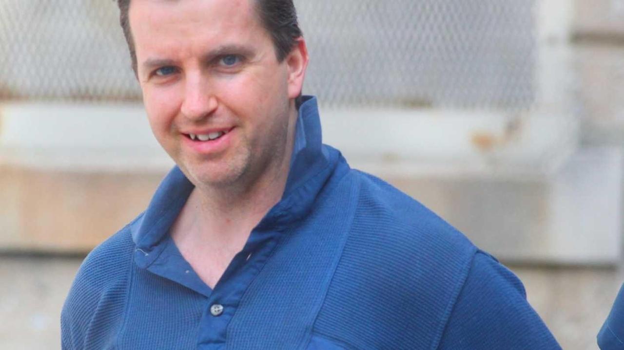 Massapequa man gets probation in photo incident with young girl - Newsday