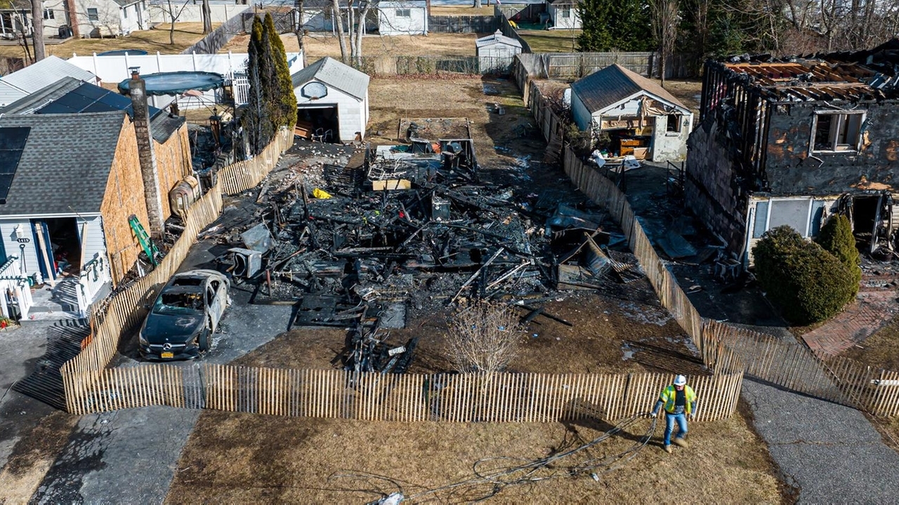 Woman killed, 3 injured as Bay Shore fire rips through 3 homes - Newsday