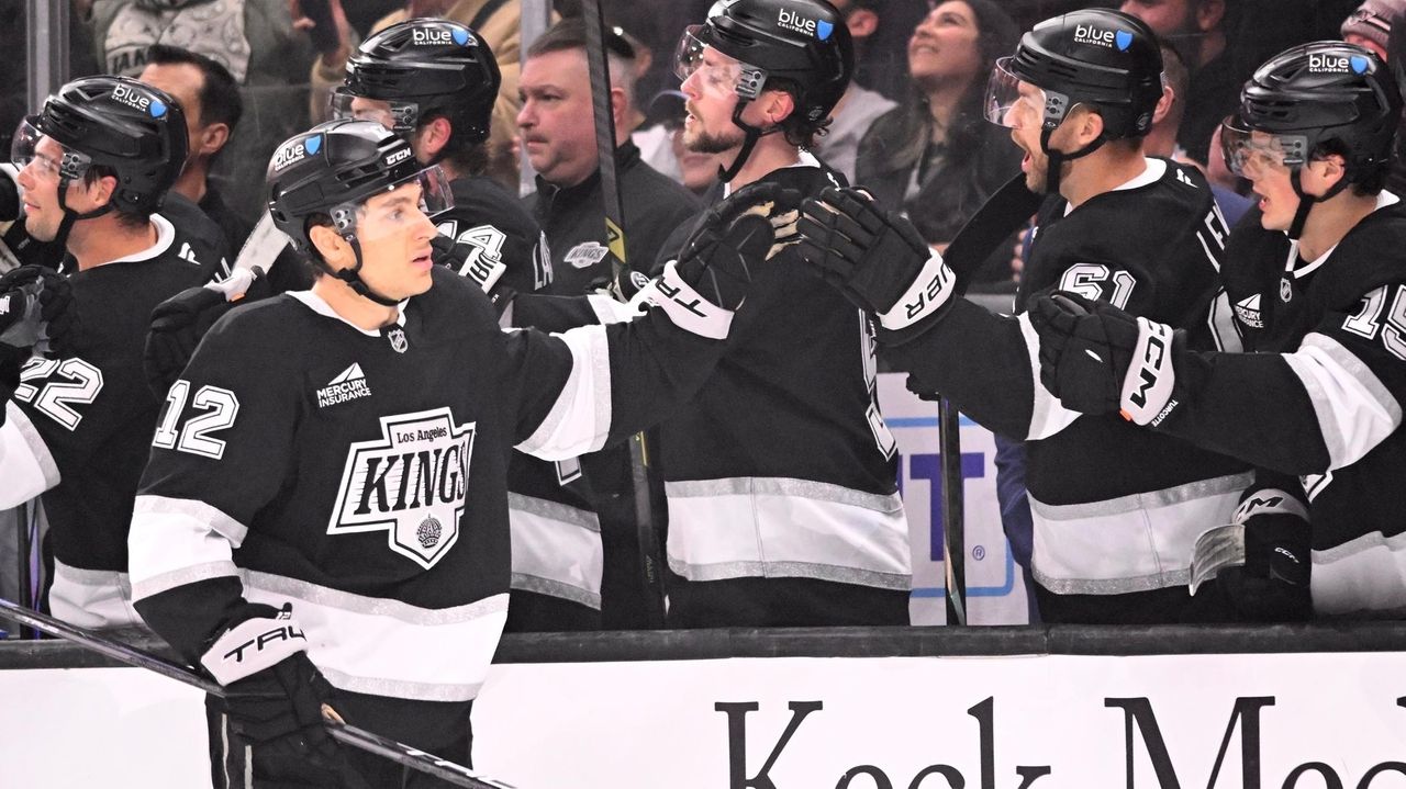 Trevor Moore scores twice, Kings rally in 3rd period for 5-2 win over ...