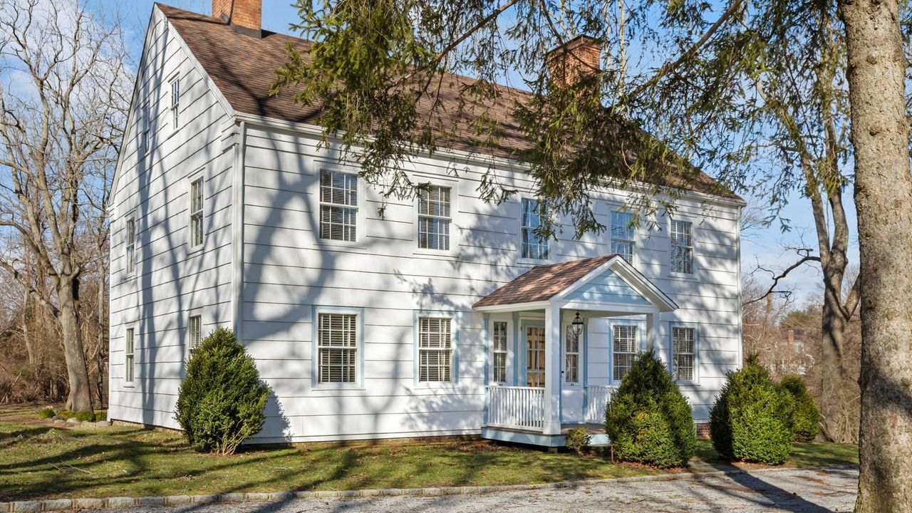 Thomas Helme House in Miller Place on market for $1.2 million - Newsday