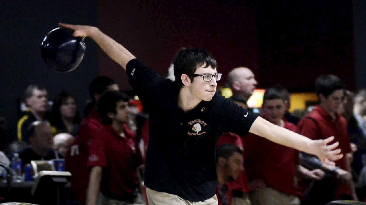 John Kavanaugh, Nick DeFazio lead East Islip boys to state bowling ...