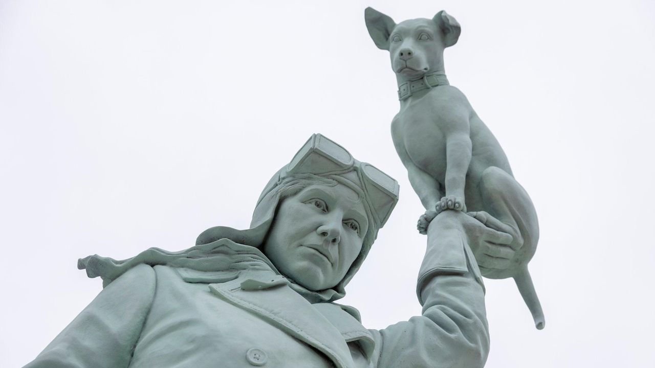 New bronze statue in Mineola's Station Plaza honors first U.S. woman ...