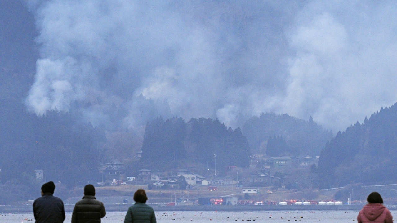 Japan fights a forest fire that has damaged dozens of homes and caused ...